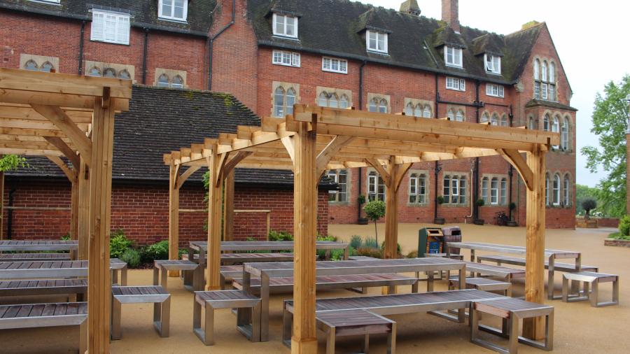 Taalvakanties - Taalstages - Ardingly College Campus, Zomerprogramma ...